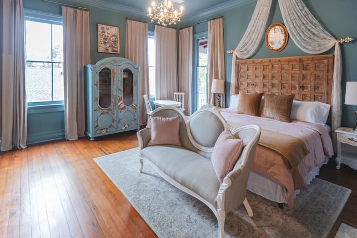 The Wedding Suite - Pensacola, FL