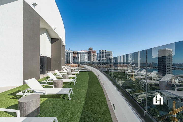 Modern 2br Condo | Pool & Gym Access, City Views - Miami, FL