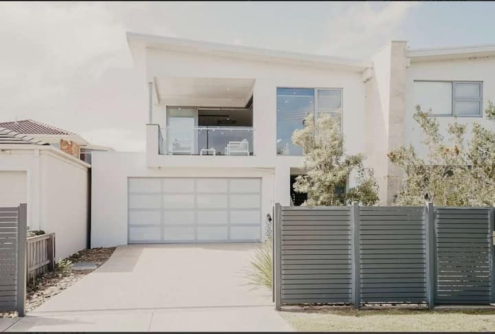 La Via Del Mare - Red Hill