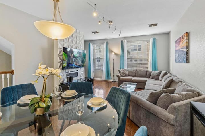 8000-108 Unique 3br Townhome With Balcony And Fun - Orlando, FL