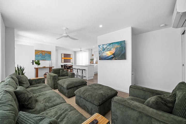 Coastal Delightful 5 Bedroom Home - Maroochydore