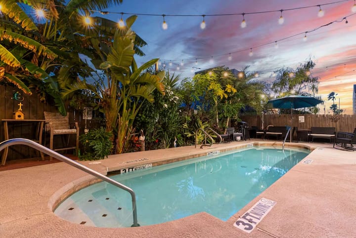 Modern Beachside Condo W/ Pool-south Padre Island - South Padre Island, TX