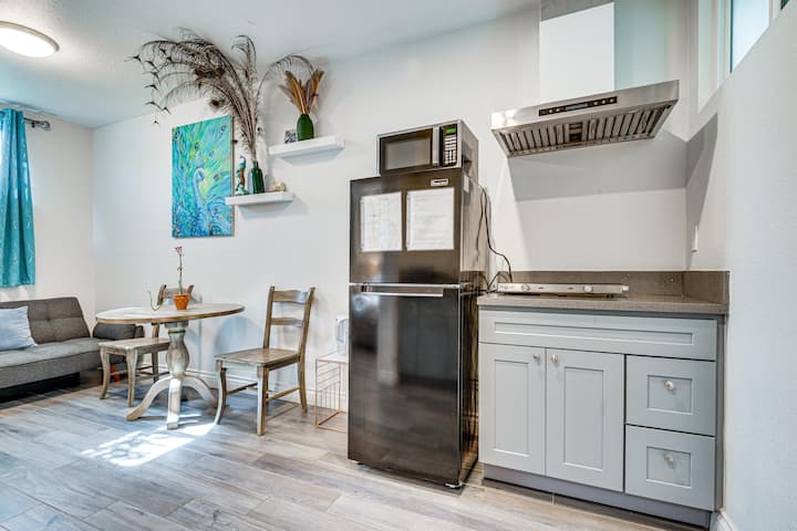 Explore Shops, Eats & Entertainment! Pasadena Apt - Sierra Madre, CA