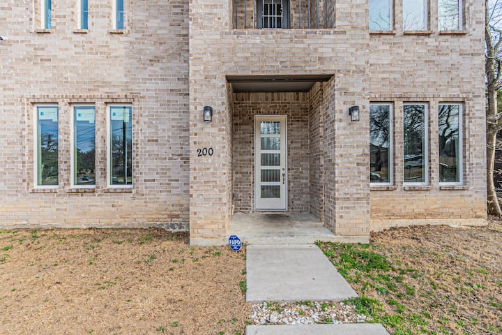Lovely Modern Retreat, Nature Vibes - DeSoto, TX