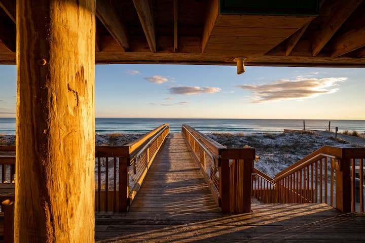 Beach Service Included +Pools +Golf | Resort Stay - Destin, FL