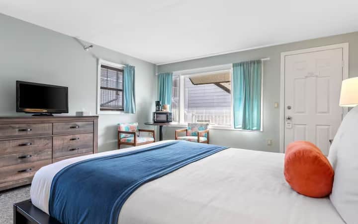 Carriage House Queen - York, ME