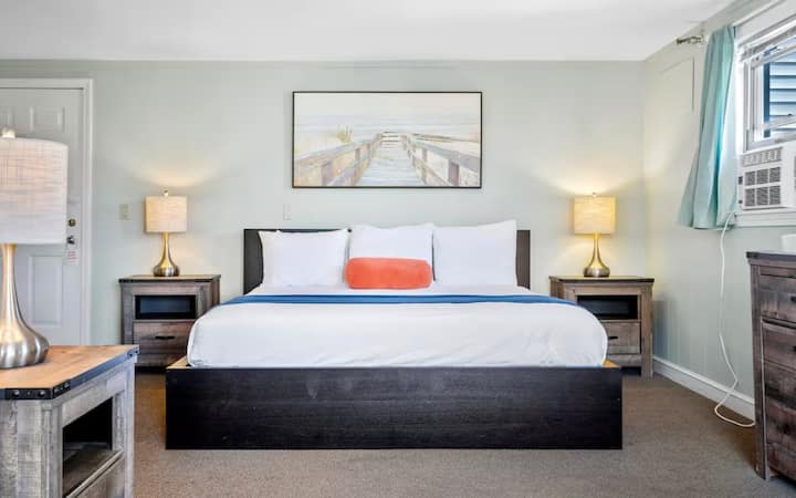 Deluxe King - York, ME