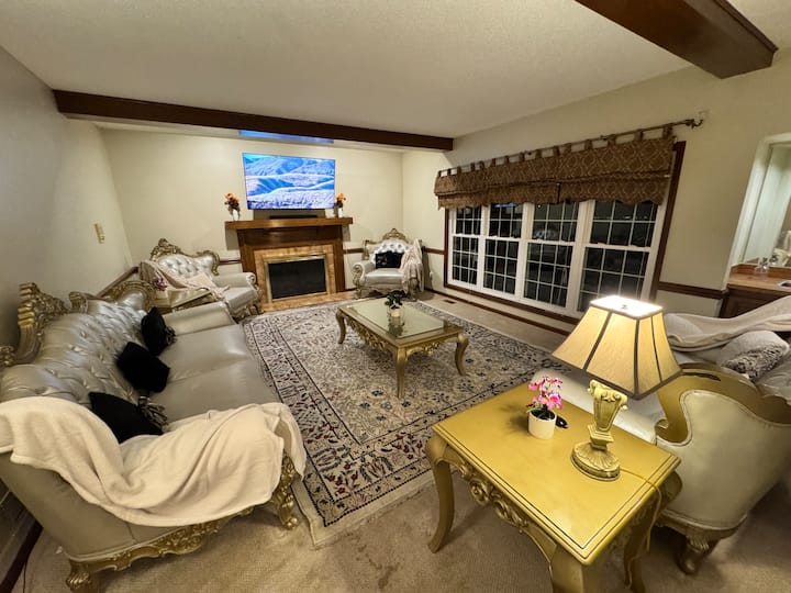 Luxury 5br Estate: Media Room & Golf | Sleeps 14 - 리가