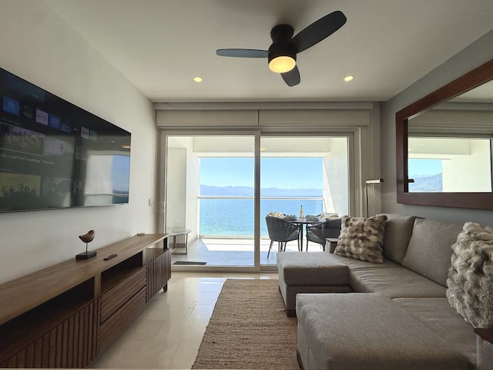 Oceanfront Condo | 500mbps Wifi & Desk - Mexico