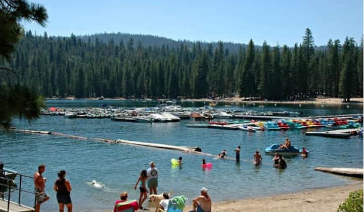 Chalet Familial à Long Barn : Vue Montagne, Chemin - Strawberry, CA