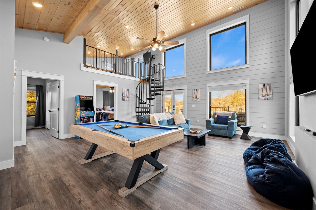 Gated Family Cabin w/ Game Room, Loft & Clubhouse - Cabins for Rent in ...
