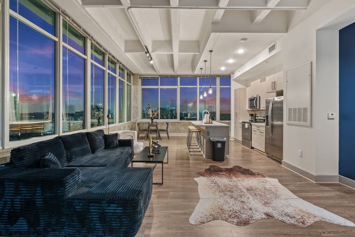 Elegant 2br Kings | Rooftop & Pool Views - Atlanta, GA