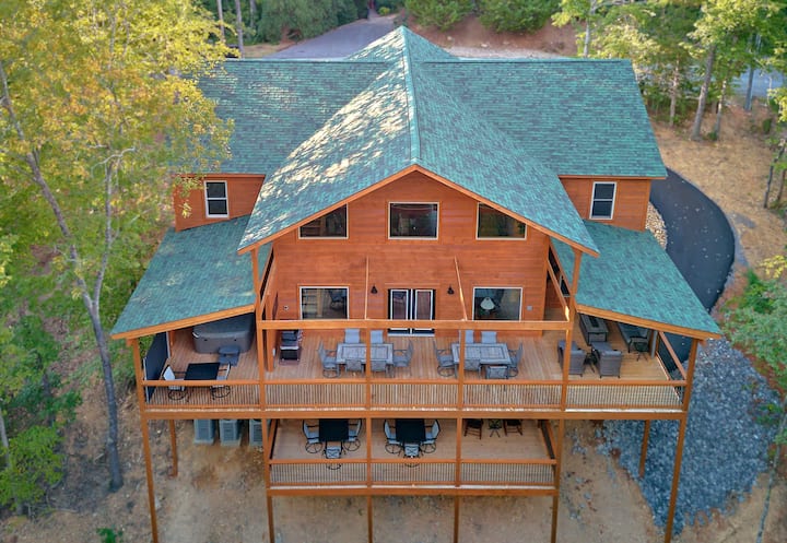 "A Mountain Paradise" 5 Bedroom Cabin - Pigeon Forge, TN