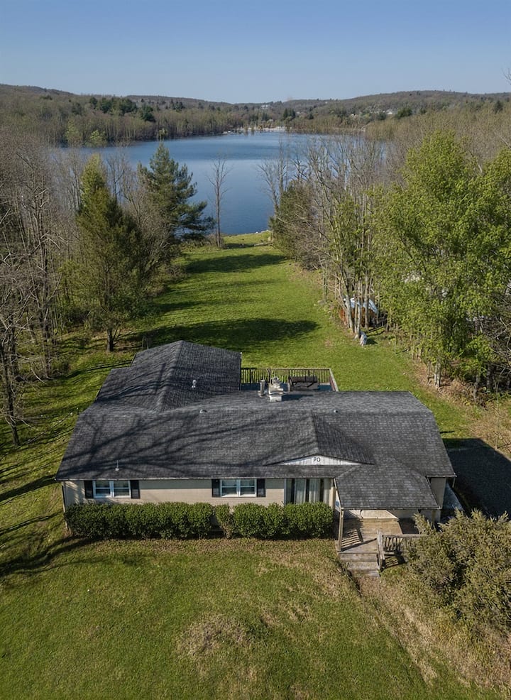 Private Lakefront Escape • Hot Tub • Sleeps 16 - ハドソン・バレー, NY
