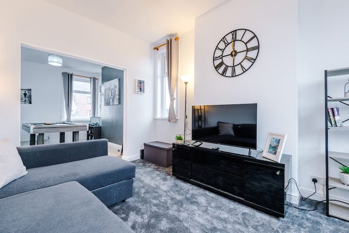 Last Minute Booking 10% Off 3 Bed House - Salford