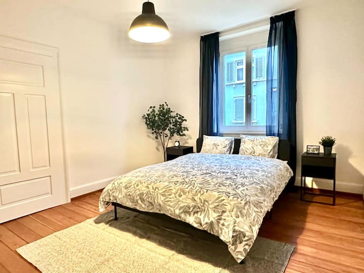 Elegant Seefeld Apartment · Walk To Lake & Center - Zurich