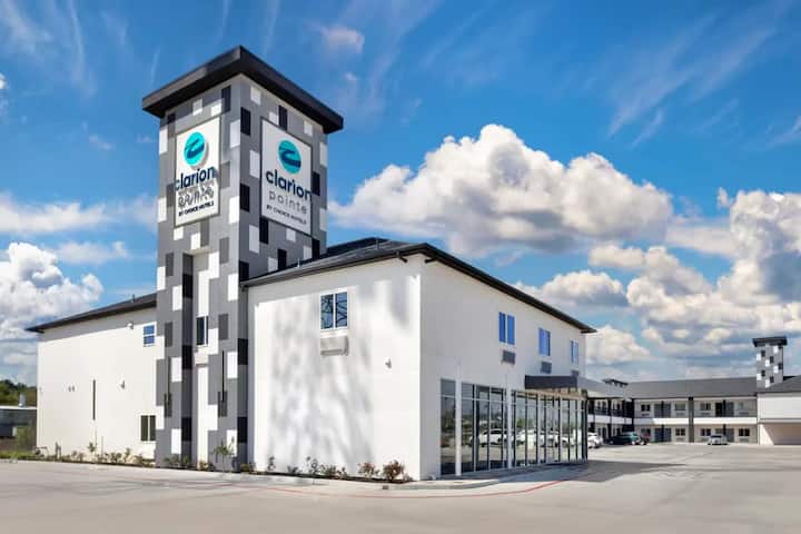 Close To The Woodlands + Free Breakfast & Gym - Houston, TX