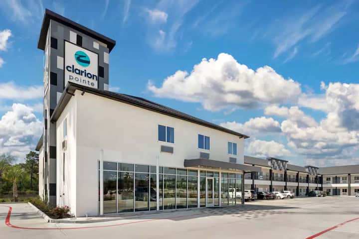 Near Exxonmobil Houston Campus + Free Breakfast - Spring, TX