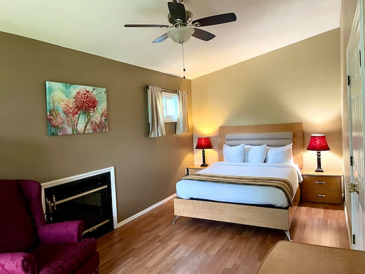 The Villas On Lake George - Lakeside Queen Suite - Lake George, NY