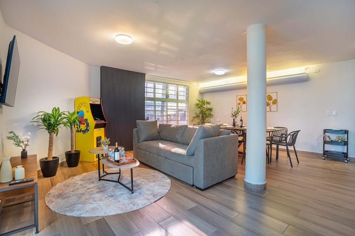 Stylish Home With Arcade Game & Private Patio - Mexico City