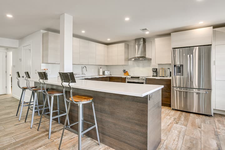 Family-friendly! Waterfront Home On Lake Hopatcong - Lake Hopatcong, NJ