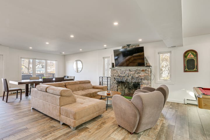 Family-friendly! Waterfront Home On Lake Hopatcong - Lake Hopatcong, NJ