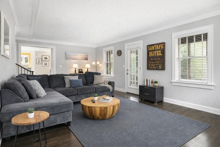 Group Getaway With 5 Bedrooms Suited For Families - Kansas City