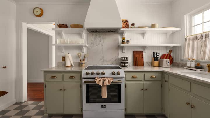 Southern Charm Off The Square+sleeps 10+firepit - Georgetown, TX