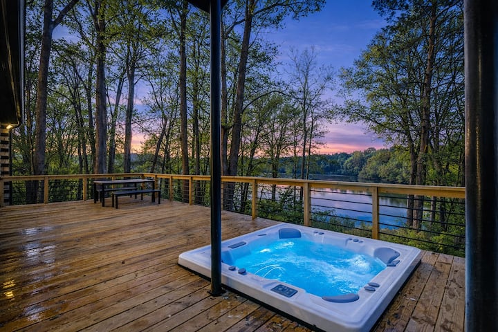 Riverfront Modern Cabin | Hot Tub + Scenic Views - Powhatan State Park, Powhatan