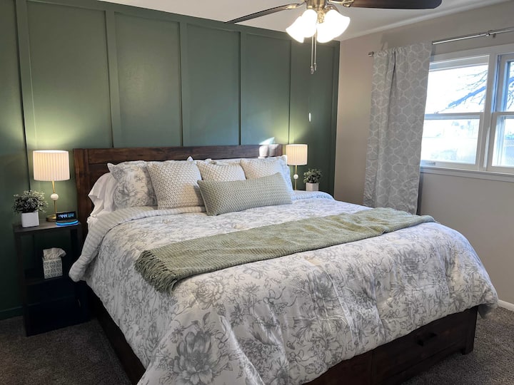 Stylish Sioux Falls Stay|theater Room & Arcade Fun - Sioux Falls, SD