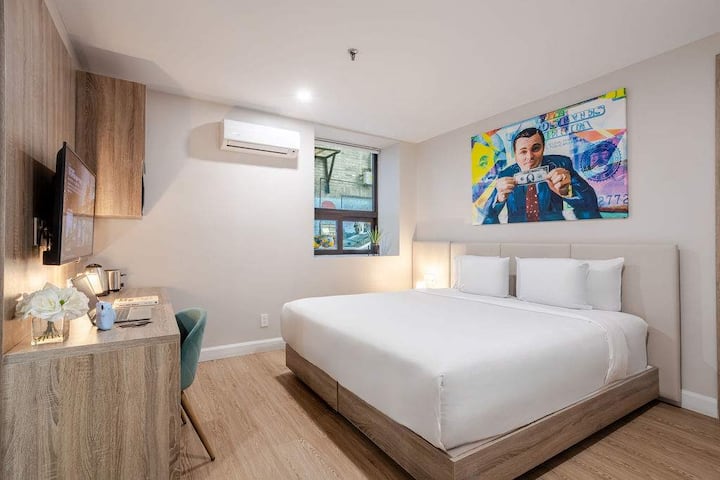 Wolf King – Downtown Urban Stay - Montreal