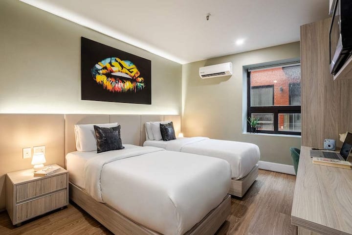 Soft Twin – Berri-uqam Stay - Montreal