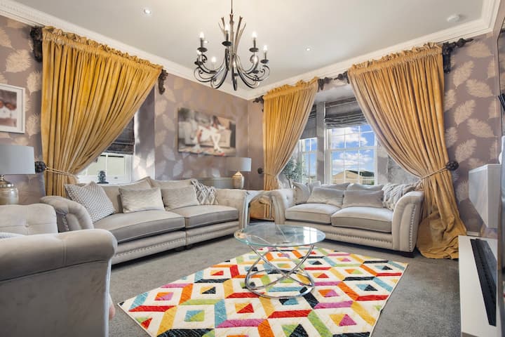 Spacious 6br House With Butler, Sauna & Hot Tub - Motherwell