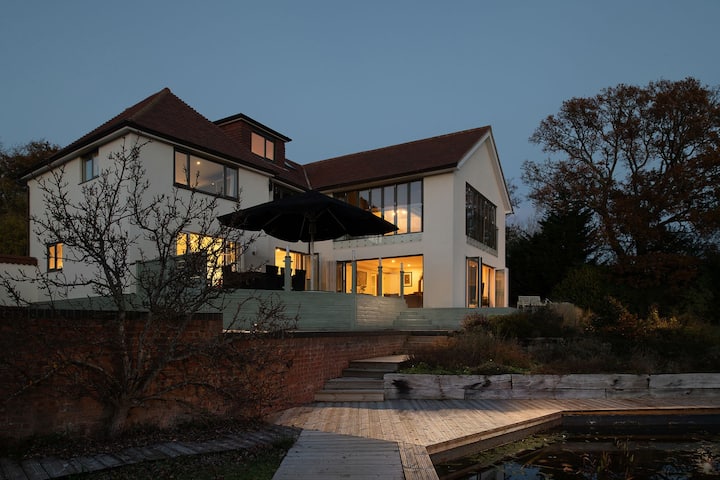 Stunning Mansion With Heated Swimming Pool - New Forest District