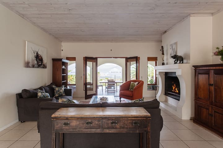 Barton Dove Near Hermanus – Pool & Hot Tub - Bot River