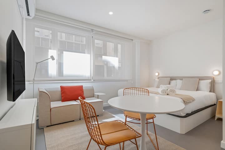 Cozy Studio With Connection Cuatro Caminos - Madrid