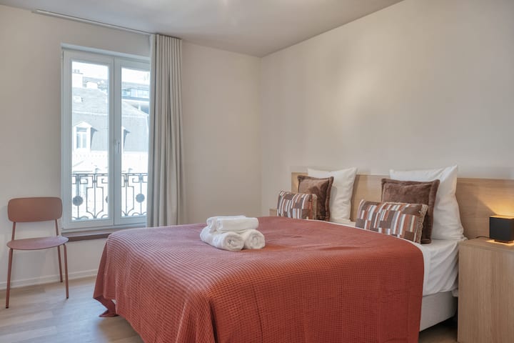 Central 1br Apartment With Separate Kitchen - Bruxelas