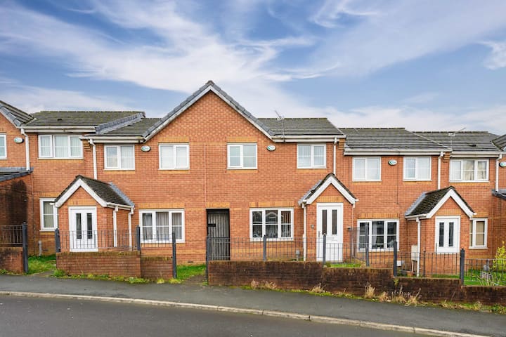 3 Bed Manchester Home | Free Parking - Manchester