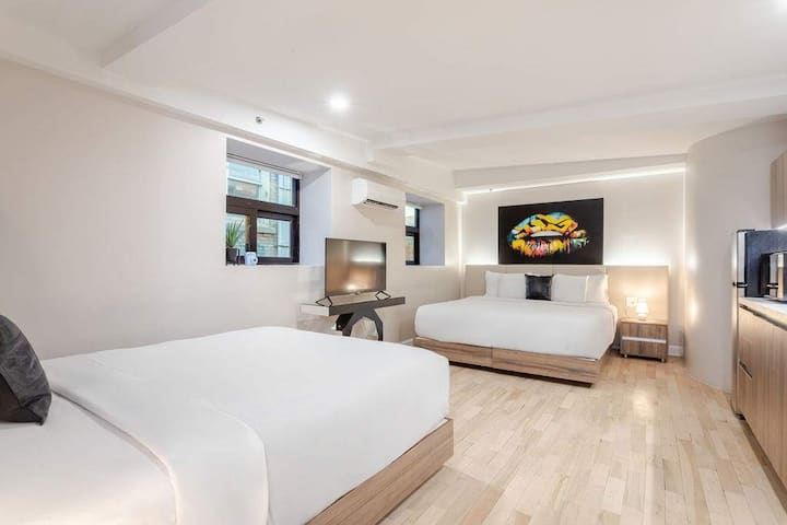 King & Queen – Central Mtl Nest - Montreal