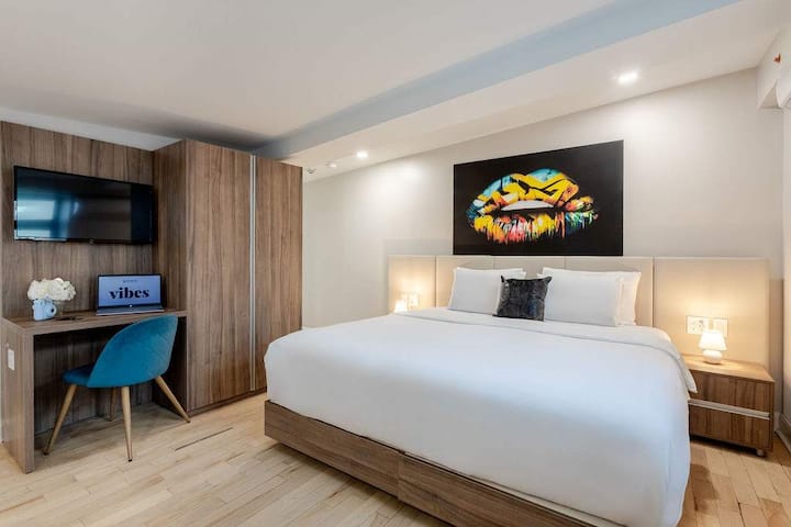 Crown Duo – Heart Of Montreal - Montreal