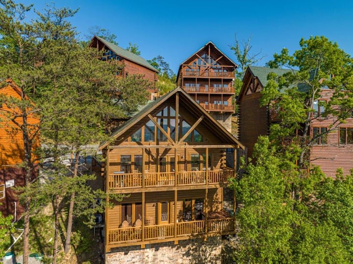 6br With Great Views, Games, And Hot Tub! - Pigeon Forge, TN