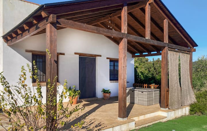 Gorgeous Home In Adamuz - Montoro