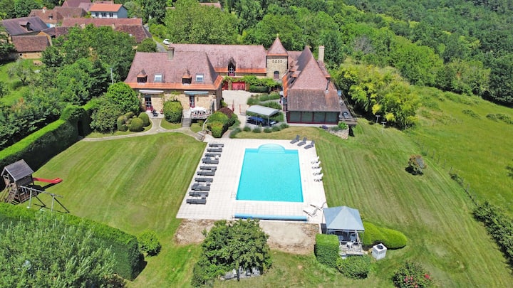 Domaine De Monribot Avec Piscine Privée - France