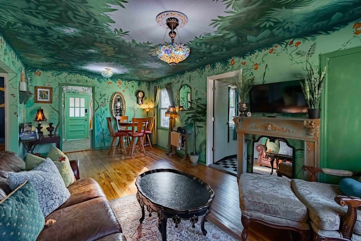 Antique Garden Retreat - Pooler, GA