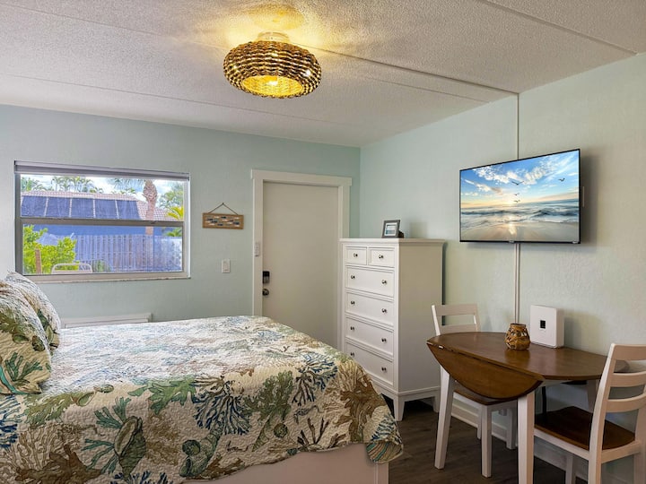 Venice Villas Studio – Pool & 2 Min Walk To Beach - Venice Beach, FL