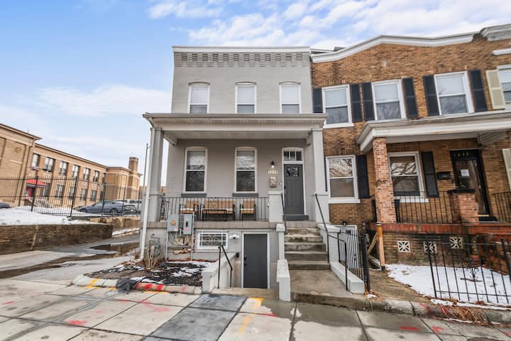 Spacious 4br Washington Dc Home With Free Parking - Washington, DC