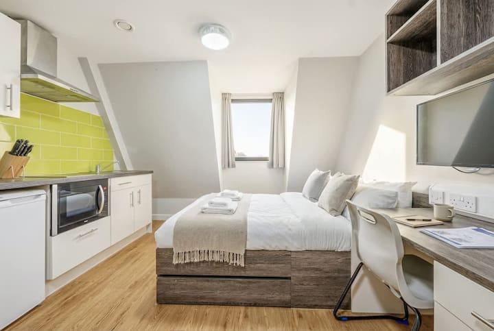 Budget Double Studio In Central Nottingham W Gym - Nottingham