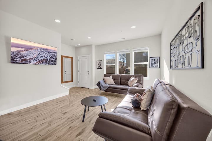 Solace Haven/2.5 Baths/3tvs/sleeps 9 - Reno, NV