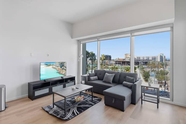 Downtown Ocean Retreat With In & Out Parking 1 - Long Beach, CA