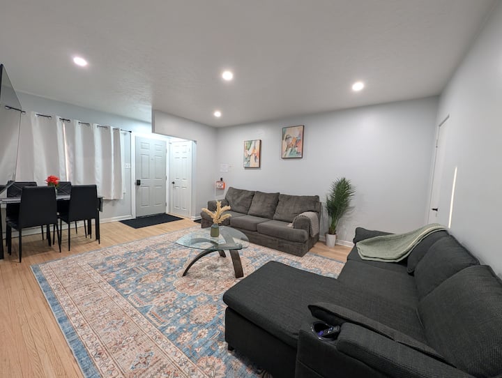 2br Suite Near Yyc Airport & Downtown - 4404 – Up - Calgary